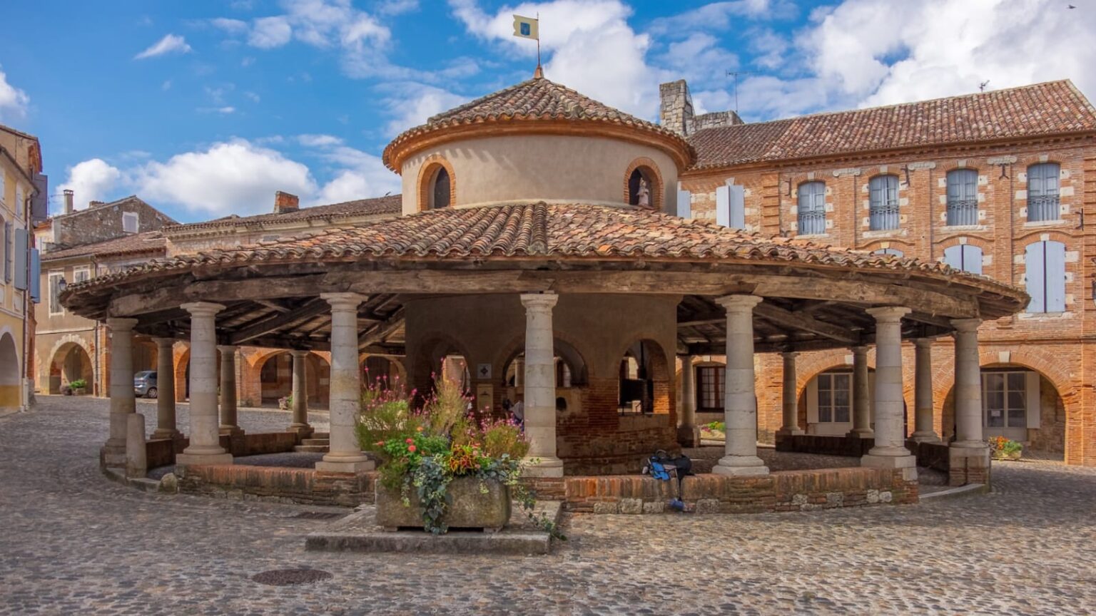 Top 8 Beautiful Villages and Small Towns to Visit in France - Dreamtrix