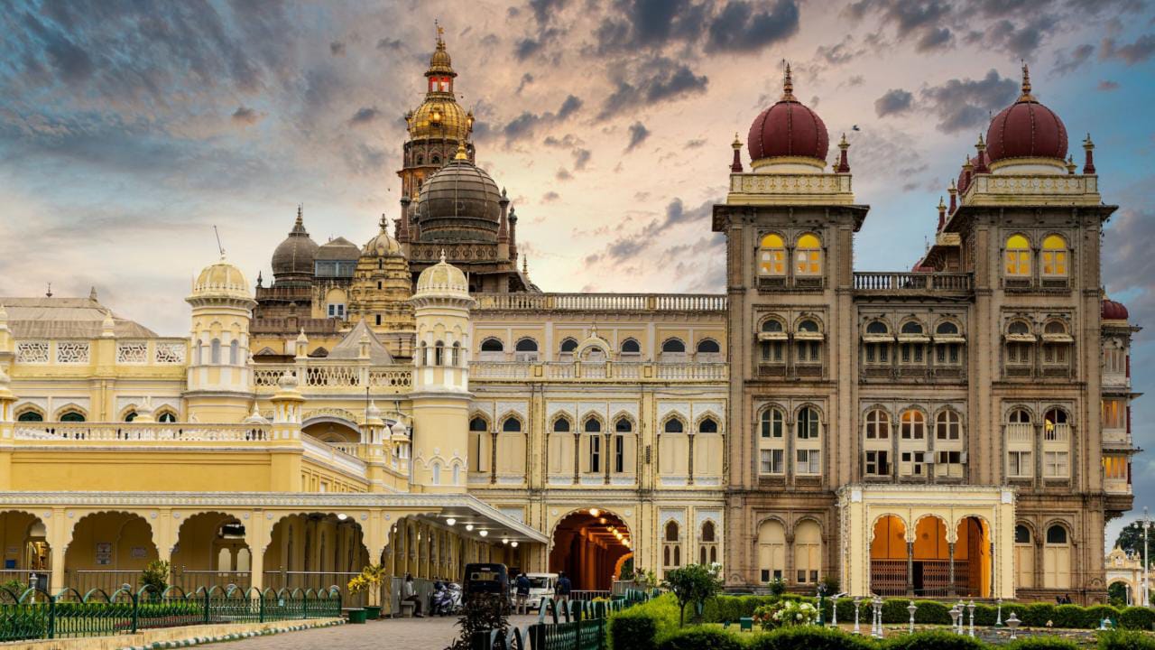 Top 7 Historical Monuments To Visit In Karnataka - Dreamtrix