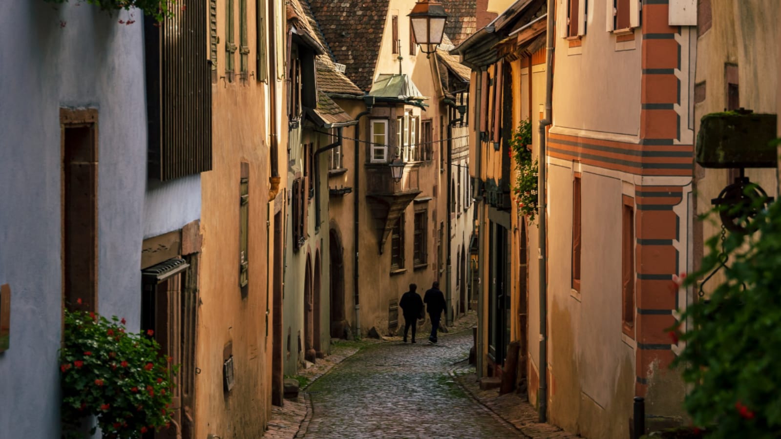 Top 8 Beautiful Villages and Small Towns to Visit in France - Dreamtrix