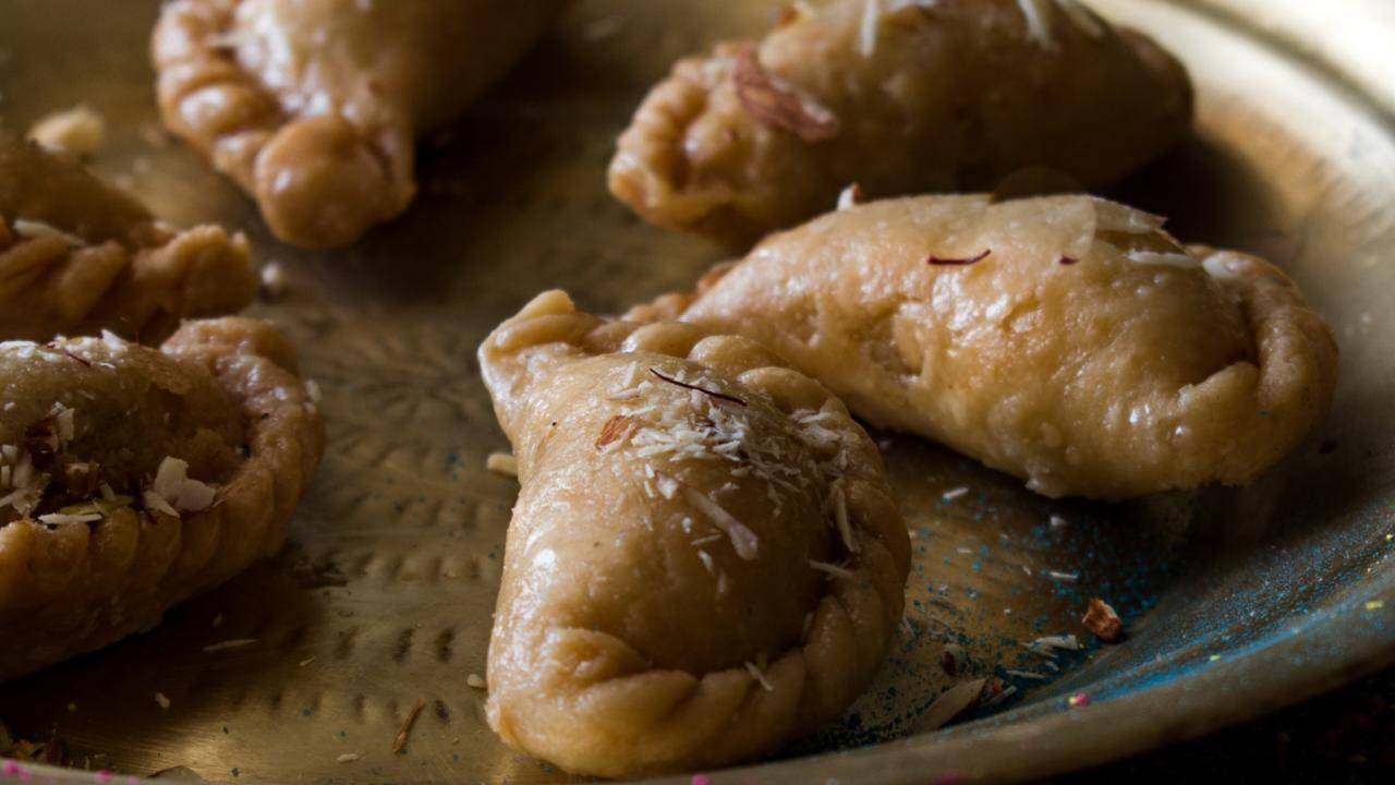 8 Famous Foods To Try In Gujarat (India) - Dreamtrix